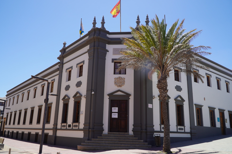 El Cabildo aprueba la RPT incorporando “nuevos puestos clave en áreas transversales” | Diario de ...